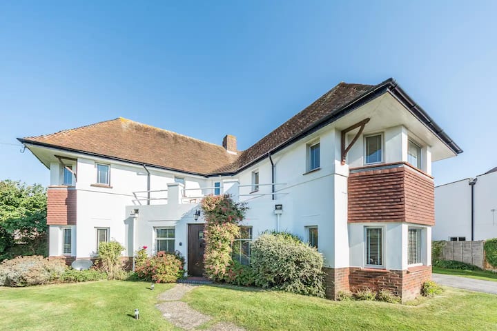 Lovely Family Beach House, Near Arundel & Goodwood - Harbour Park Amusements
