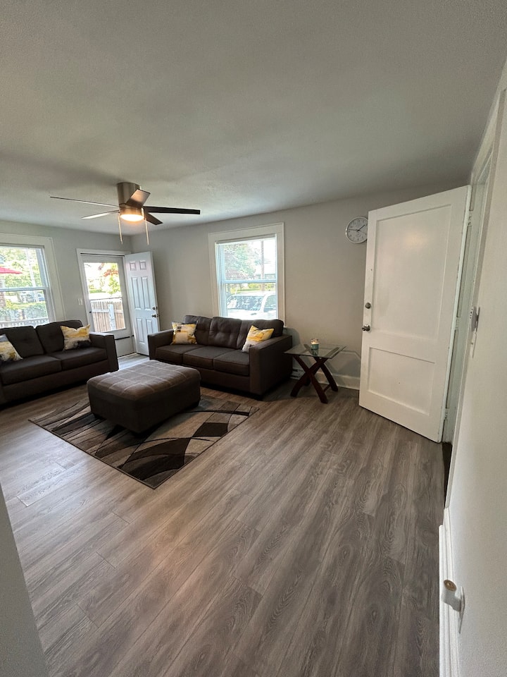Apt. 1 Beautiful Renovated & Updated W/deck - Norfolk, VA