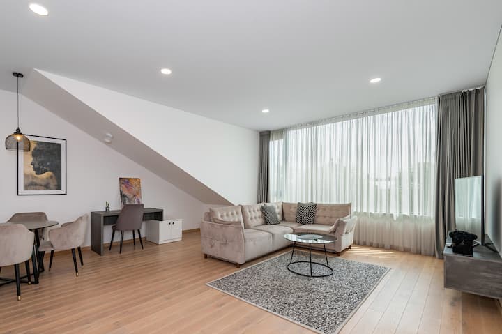 J11c - Spaciuos 1 Bd Apt By Hostlovers - Kaunas