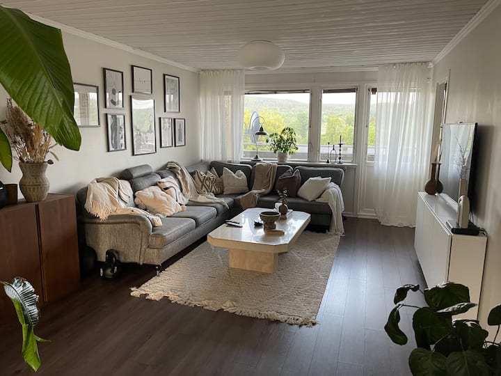 Radhus Nära Naturområden Och Sjön. - Lerum