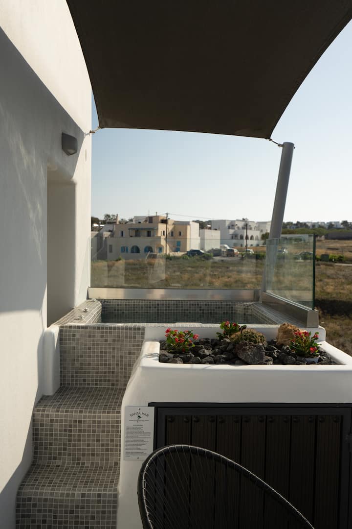 Signature Suite With Balcony & Hot Tub - Santorini