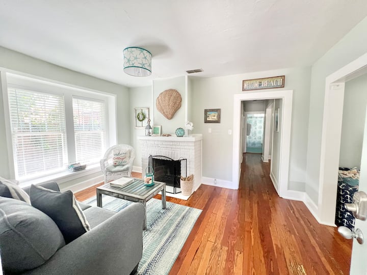Charming Historic Beach Cottage - Jacksonville Beach, FL