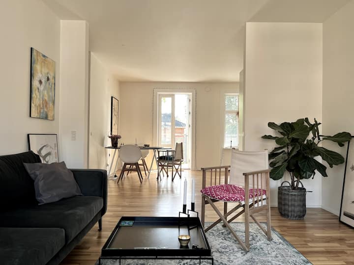 Charming Frederiksberg Stay —City Vibes Meet Hygge - Copenhaguen
