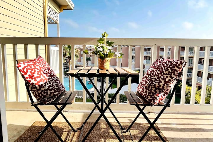 Seawall Condo Top Floor W/pool View! - 갤버스턴