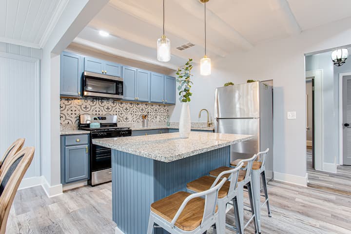 Spacious Bungalow /Close To Airport/downtown - Atlanta, GA