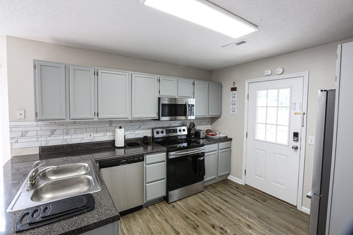 Cozy & Charming Cottage In Pigeon Forge - Pigeon Forge, TN