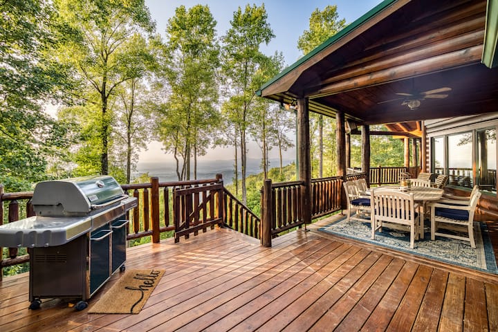 Sleeps 14 Cabin: Hot Tub & Epic Views - Blue Ridge, GA