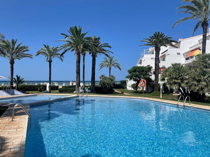 Apartamento En Primera Línea De Playa En Denia - Dénia