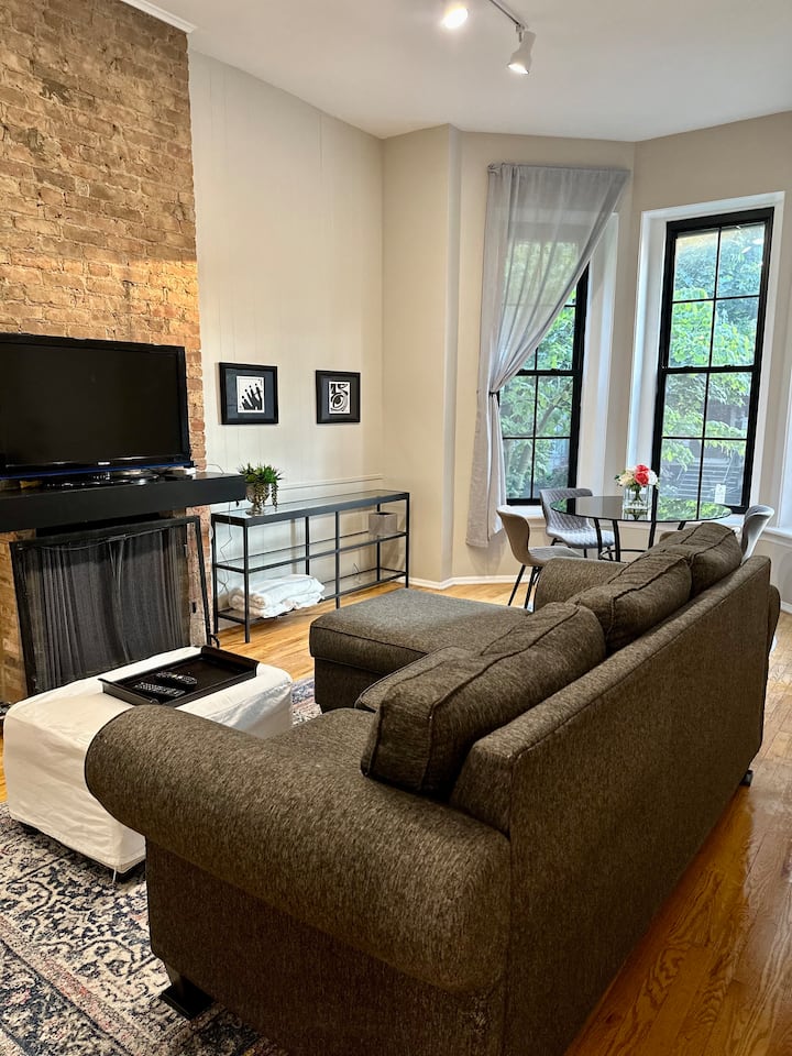 Charming Lincoln Park Apartment - Chicago, IL