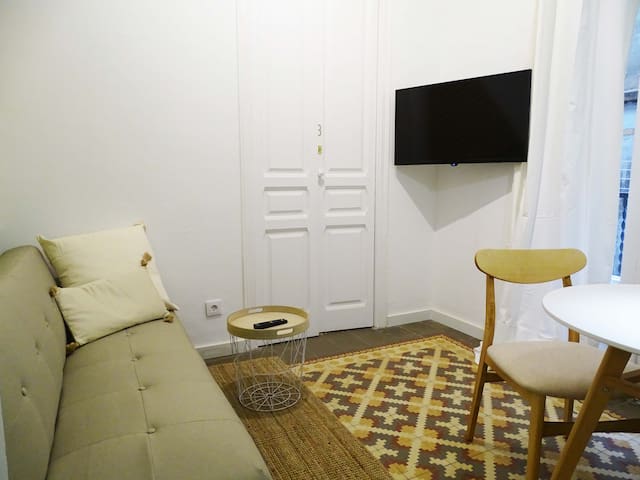 Atika Rooms BCN Company Profile: Airbnb Reviews, Listings & Performance ...