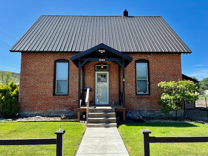 Brick House, Historic Charm! 1 Bdrm, Sleeps 2 - Baker City, OR