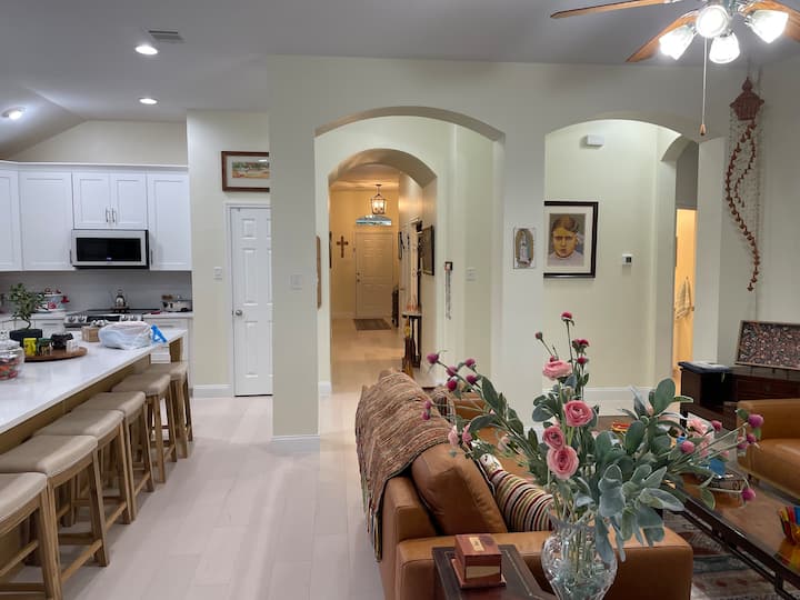 Clean Spacious Family Retreat, Roanoke Tx - Roanoke, TX