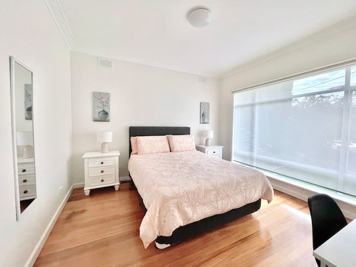 Spacious Private Room In Sunshine - St Albans, Australia