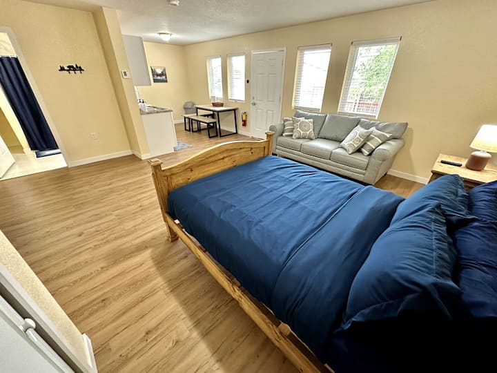 Hot Tub Cozy Cottage In Colorado Springs 2 - Colorado Springs, CO