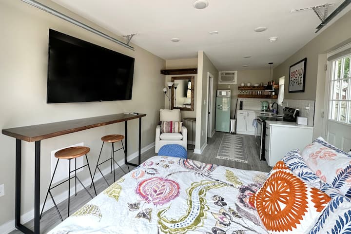 Tiny Home In Broad Ripple *Tiny But Mighty!* - Indianapolis, IN