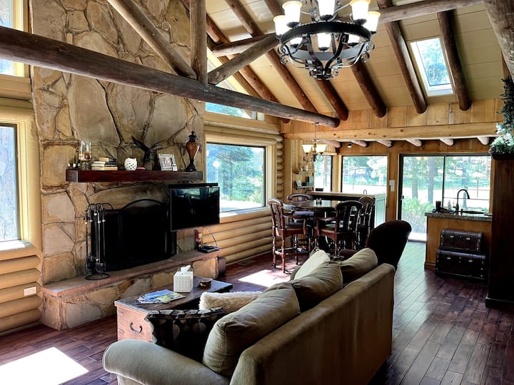 Cabin/home In Alpine-kinkade Inspired Cabin - Alpine, AZ