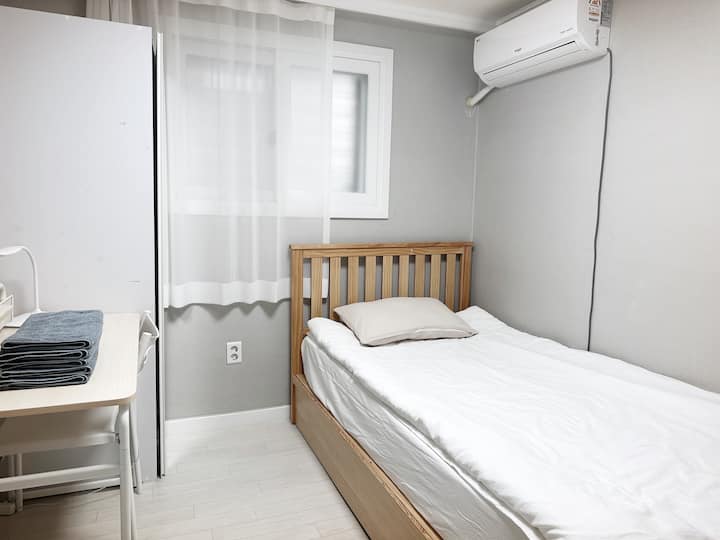 홍대@여성전용@망원역5분@sharehouse@the Planet@freewifi - Seoul