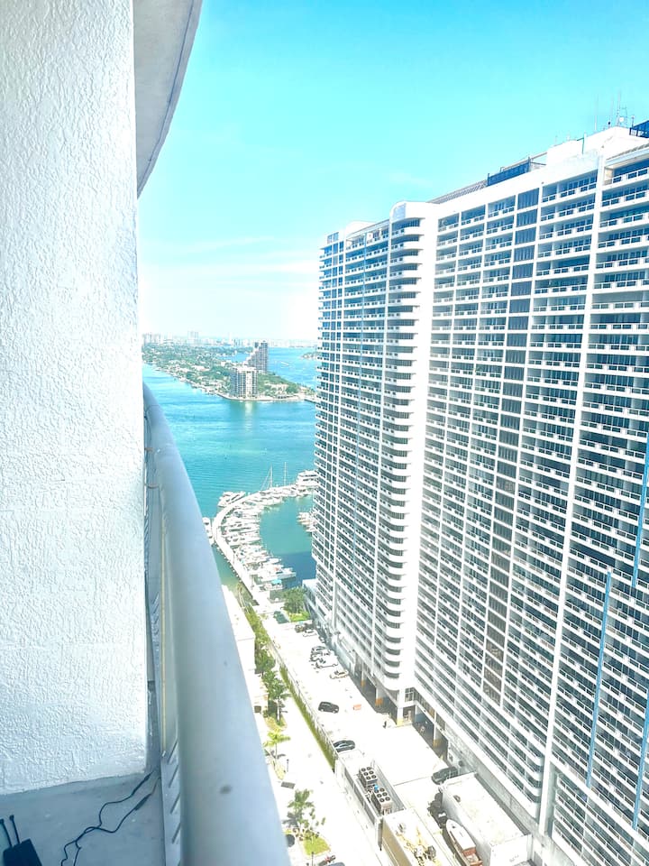 Stylish Condo With Breathtaking  Downtown  Views - Miami, FL