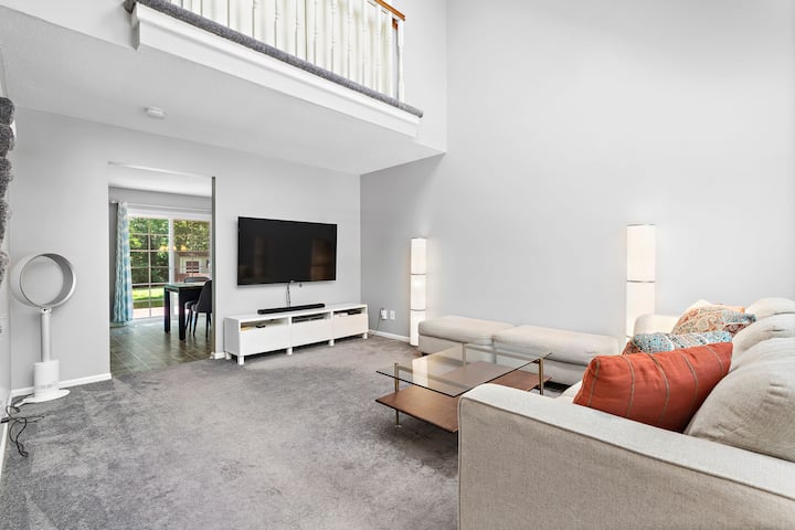 Blissful And Modern Home In Op - 올라쓰