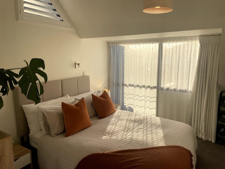 Modern Convenience In Merivale! - Christchurch, New Zealand