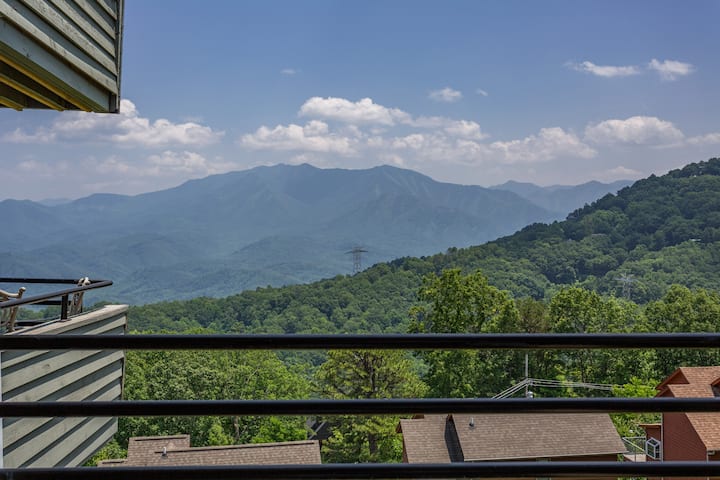 Amazing Mt. Leconte Views/indoor Pool & Hot Tub - Gatlinburg, TN