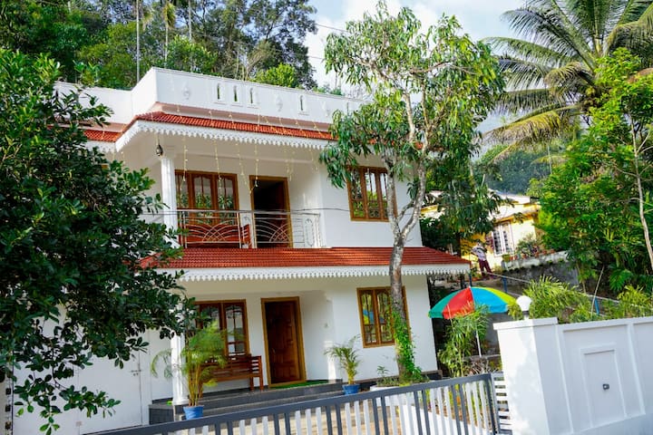 Cadbury Munnar 4bhk With Pool - Munnar
