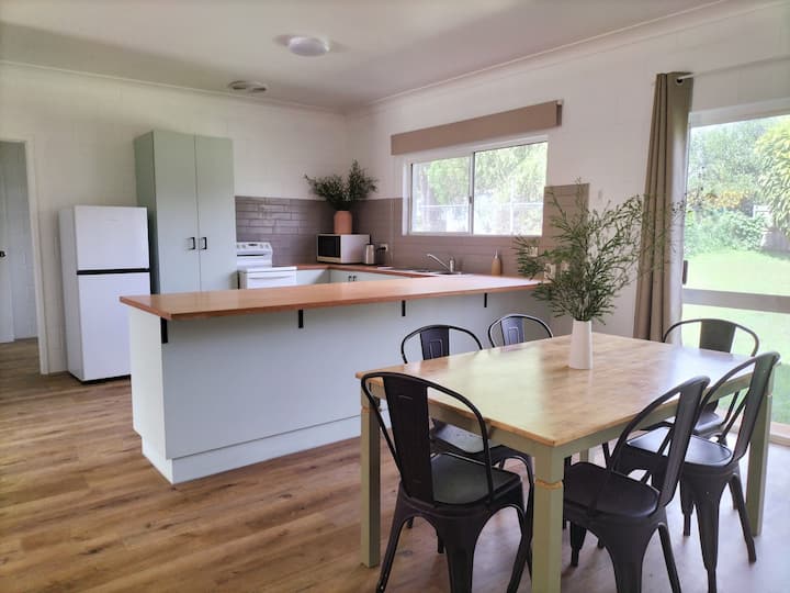Spacious, Modern And Central - Atherton