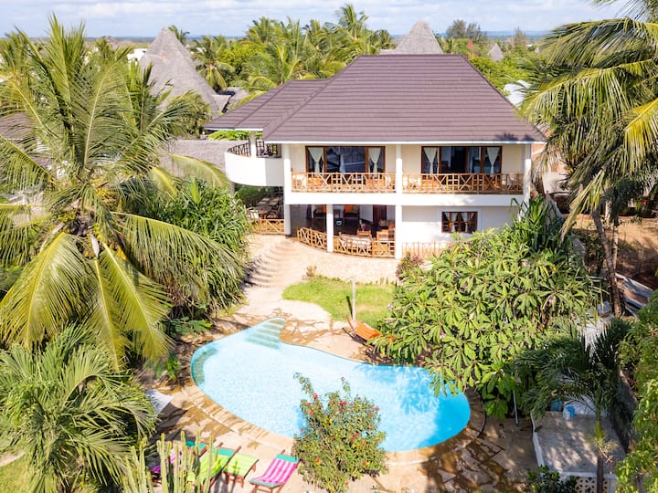 Large Family Villa Close To The Beach - Diani Beach