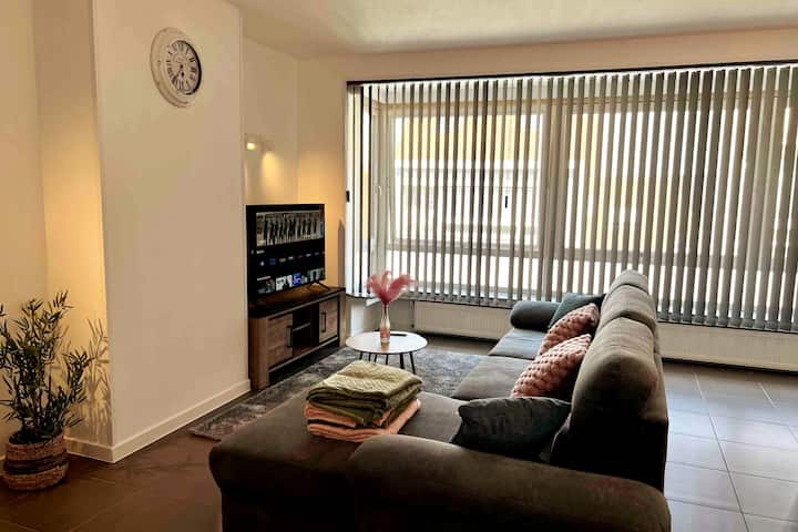 Bright, Spacious Apartment Nearby Beach - Ostende