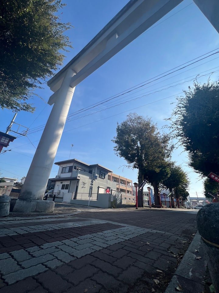 【栃木県】最大5名宿泊可能
小山駅西口から徒歩７分
須賀神社参道前 - Oyama