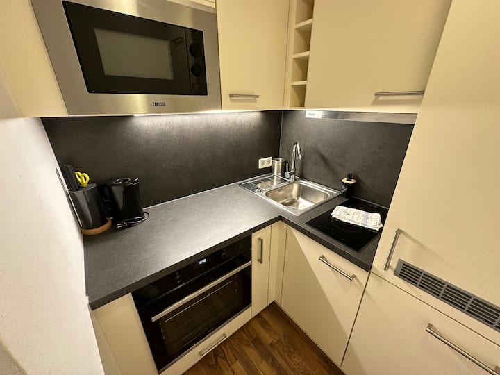 Zentrale Wohnung Mit Zwei Schlafzimmern! - Innsbruck
