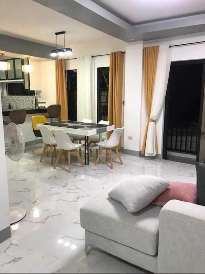 Pmpj Staycation Haus With Rooftop - Lipa