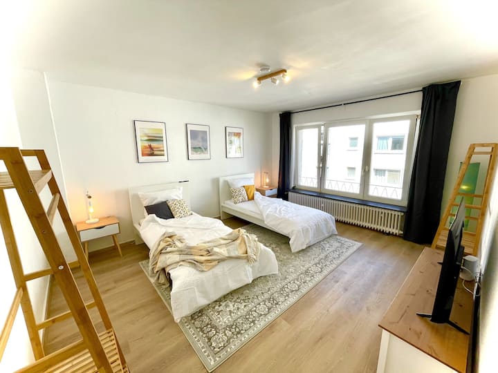 3 Rooms, 55" Tv, Netflix, Keyless, Fair, Clinic - Essen