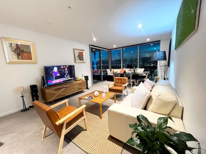 Spectacular River View & Marina Frontage - Melbourne