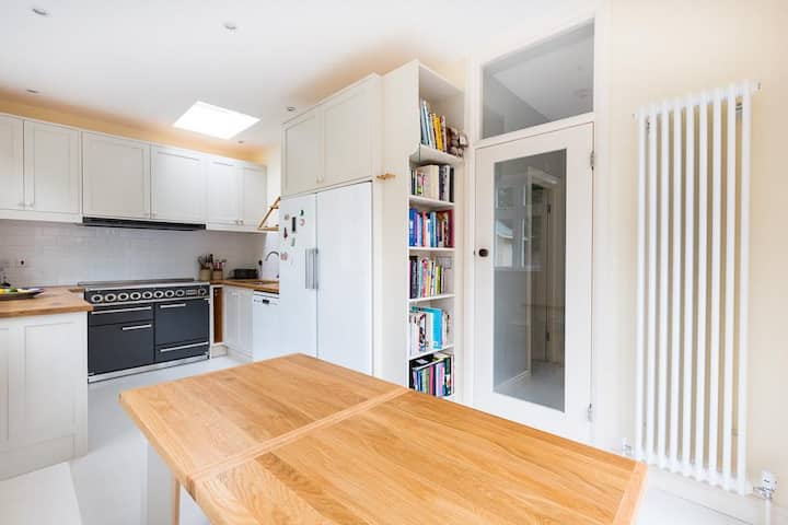 Lovely House That's Ideal For A Family Trip! - Lontoo