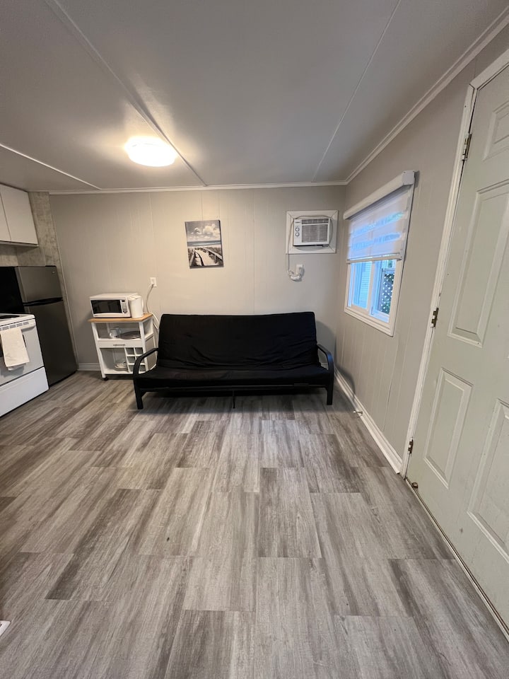 Charming Cottage Suite #3: Steps From Wasaga Beach - Wasaga Beach