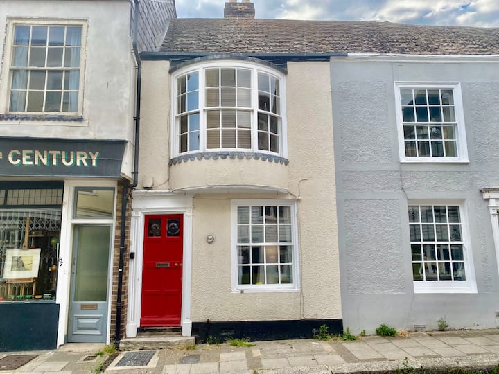 At The Heart Of The Old Town! - Hastings