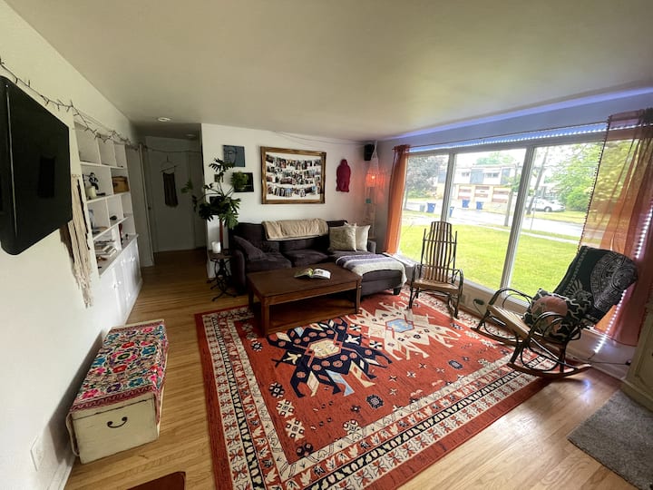 Bright & Sunny House W/ Fire Pit - Lancaster, NY