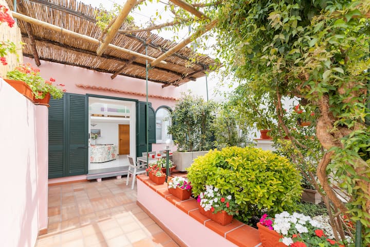 Casetta Rosa, Une Oasis Au Centre D'anacapri - Anacapri