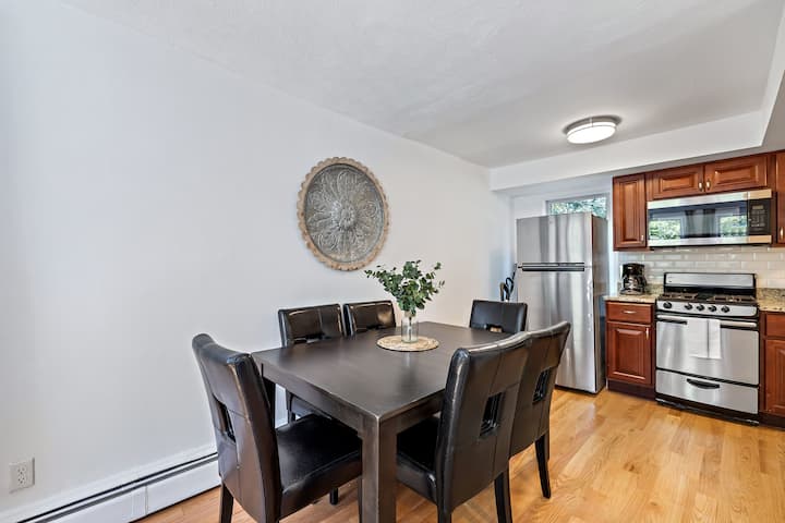 Spacious 3 Bed, 2 Bath W/ W/d - Arlington, MA