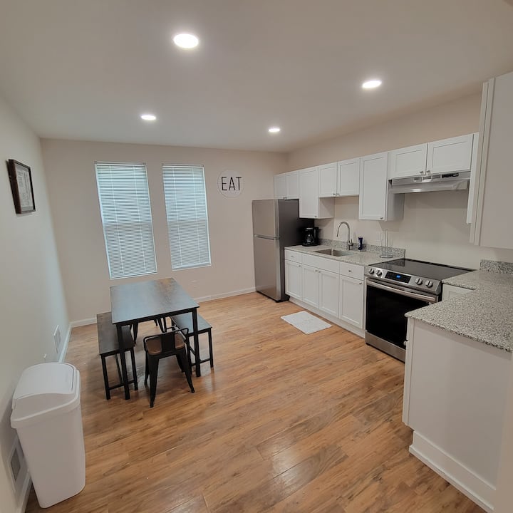 7 Bedroom House! Walk To Niagara Falls! - Niagara Falls