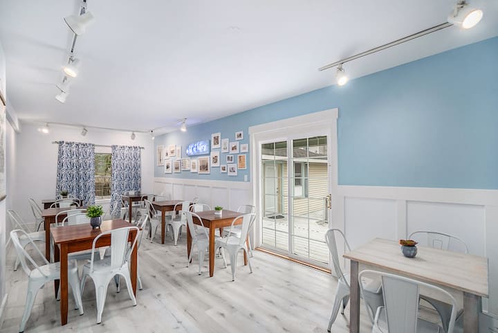 Watersview Inn Beach House (#12 Dyckman) King Bed - South Haven, MI