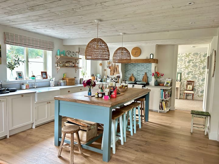 Rooms In Charming Country Cottage Nr Haslemere - Midhurst