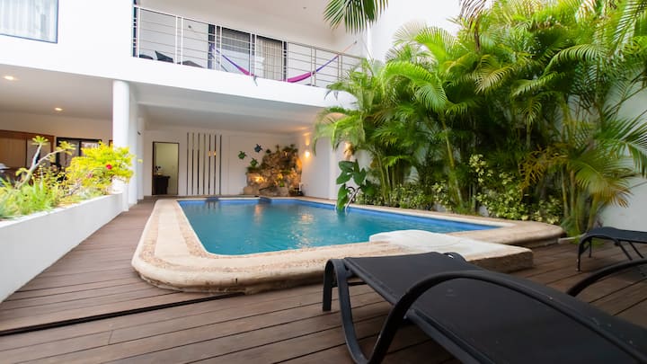 Big Beautiful House One Street Away From The 5 Ave - Playa del Carmen