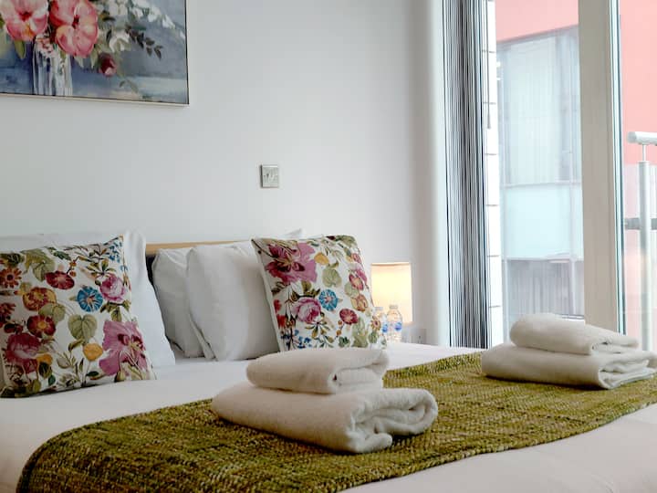 Fully Serviced Two Bed Apartment By Excel & O2 - Greenwich