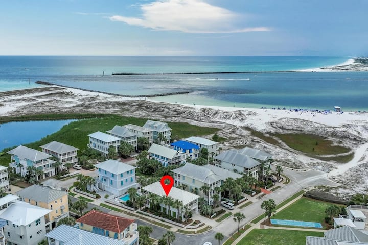 Salty Breeze Cottage Beach Services - Destin, FL