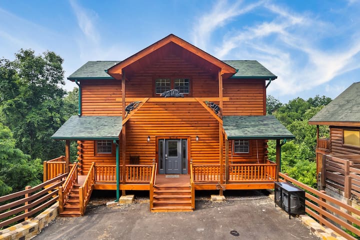 Modern Cabin With Hot Tub & Game Room - Sevierville, TN