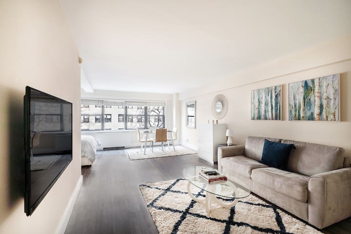 Cozy Upper East Side Studio – Full-service Bldg - New York City