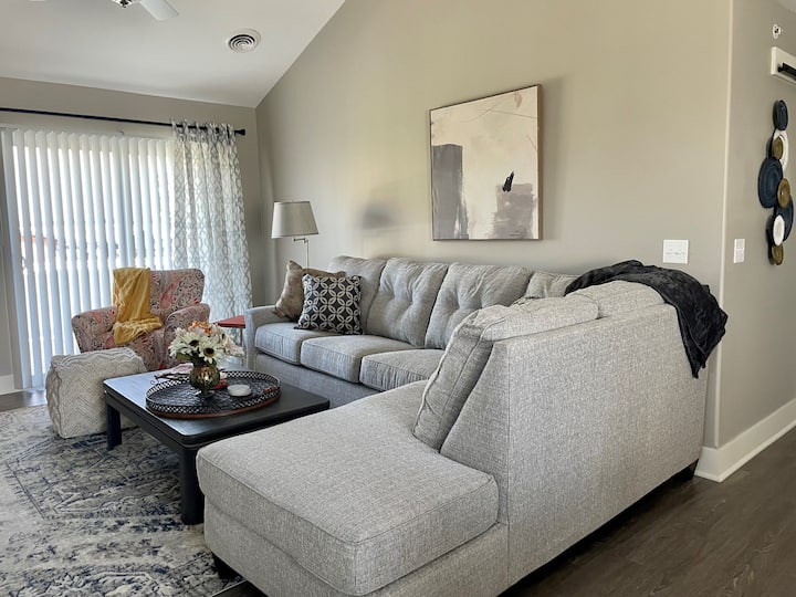 Modern 2 Bed Condo With Office And King Size Bed ! - Lost Grove Lake, IA