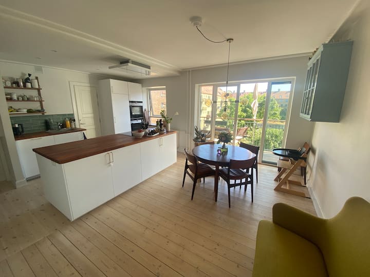Big, Cosy And Family Friendly W. 4 Large Balconies - Copenhagen